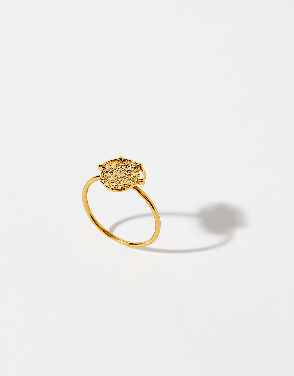 Gold-Plated Amulet Coin Ring Gold | Z for Accessorize | Accessorize UK
