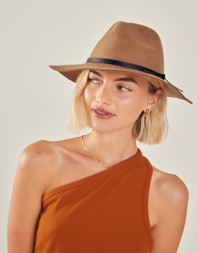 fedora hat camel